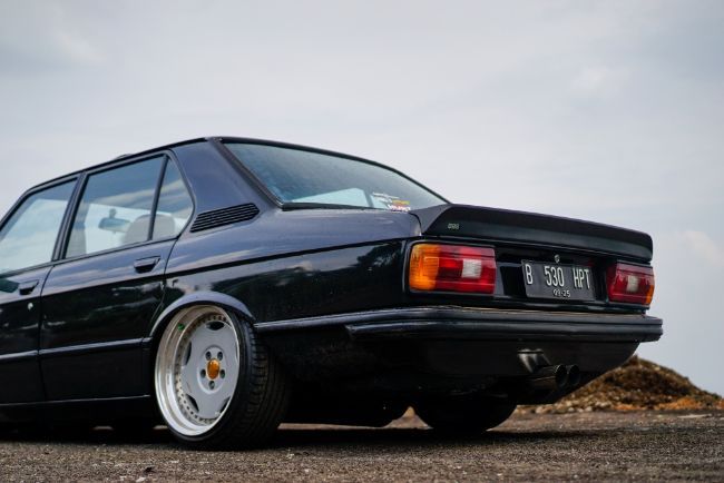 Modifikasi BMW 518i 1976 Ini Sering Disangka M5 di Jalanan