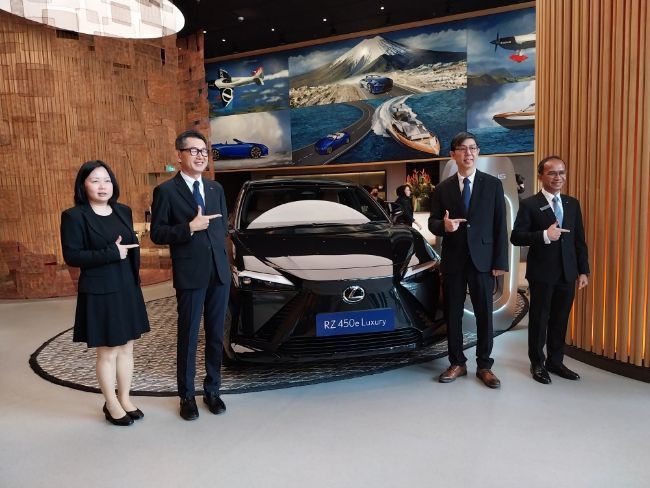 Lexus Indonesia Rilis Harga RZ 450e dan Varian Baru RX Hybrid