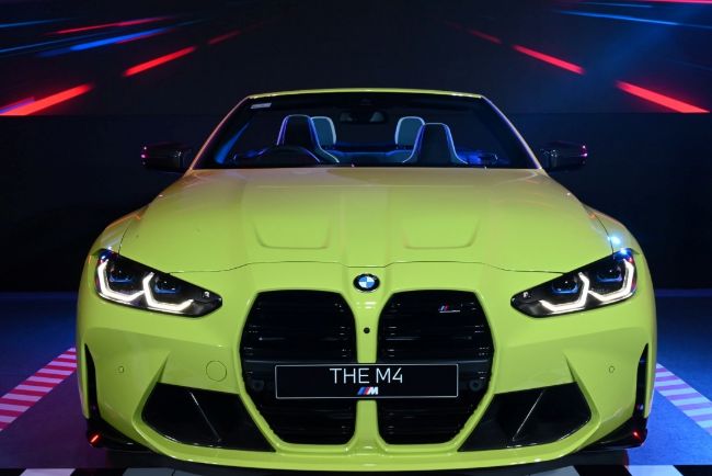 BMW M4 Convertible Meluncur Goda Pecinta Kecepatan Tanah Air