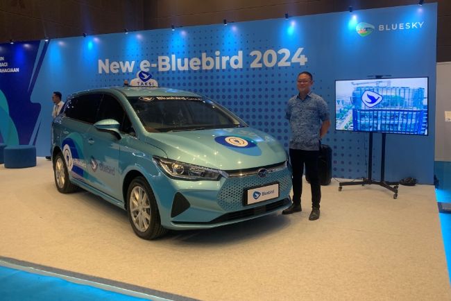 PEVS 2024: BYD e6 Jadi Armada Terbaru Bluebird, Tarif Buka Pintu Rp10.000