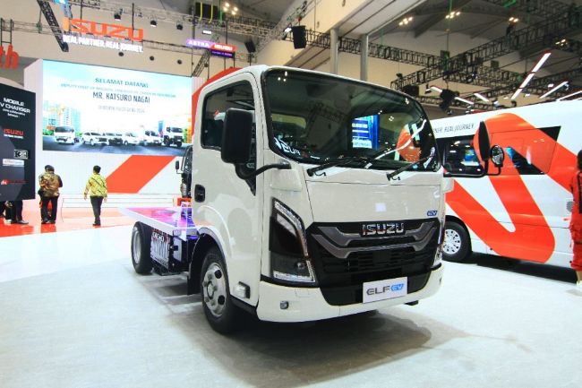 GIIAS 2024: Isuzu Elf EV Prototype Hadir Unjuk Teknologi Ramah Lingkungan