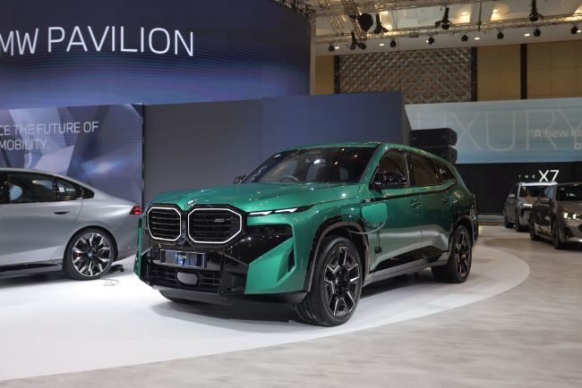 BMW XM 50e Sudah Mulai Dijual, Harga Lebih Murah Tapi Tetap Ganas