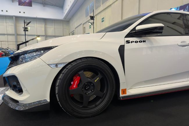 Honda Civic Type R Tambah Garang Pakai Modfikasi dari Spoon Sport