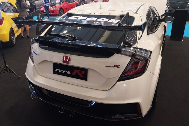 Honda Civic Type R Tambah Garang Pakai Modfikasi dari Spoon Sport