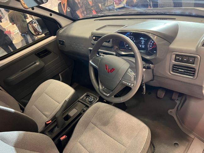 Wuling Luncurkan Mitra EV, Mobil Listrik Komersial Pertama di Indonesia ...